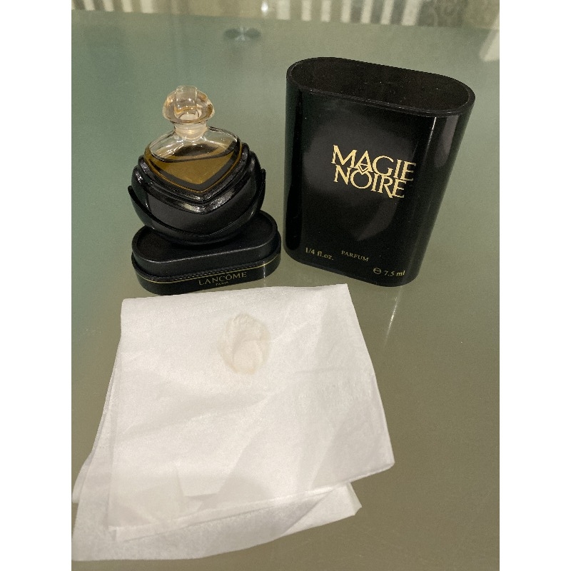 Lancome Magie Noire - купить женские духи, цены от 570 р. за 2 мл