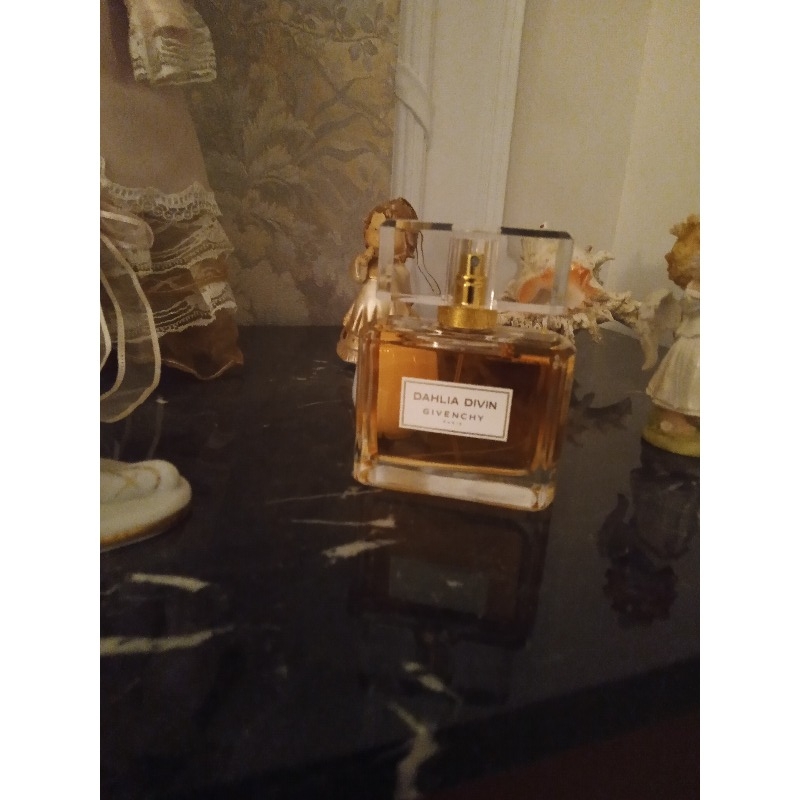 GIVENCHY Dahlia Divin - купить женские духи, цены от 270 р. за 2 мл