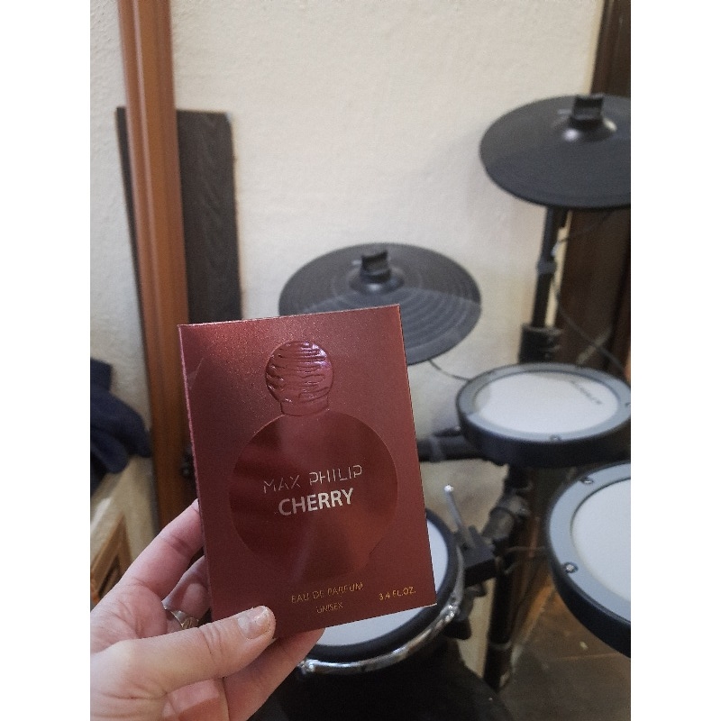 Max Philip Cherry - купить духи, цены от 260 р. за 2 мл