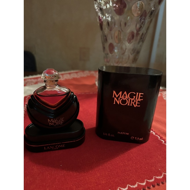 Lancome Magie Noire - купить женские духи, цены от 570 р. за 2 мл