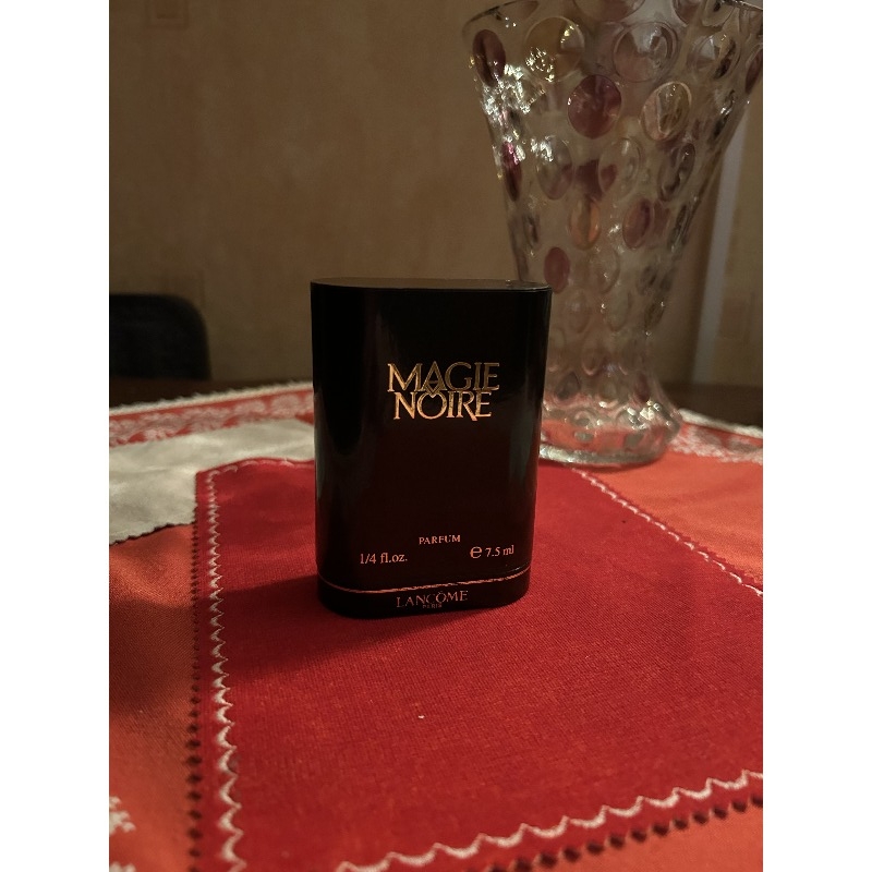 Lancome Magie Noire - купить женские духи, цены от 570 р. за 2 мл